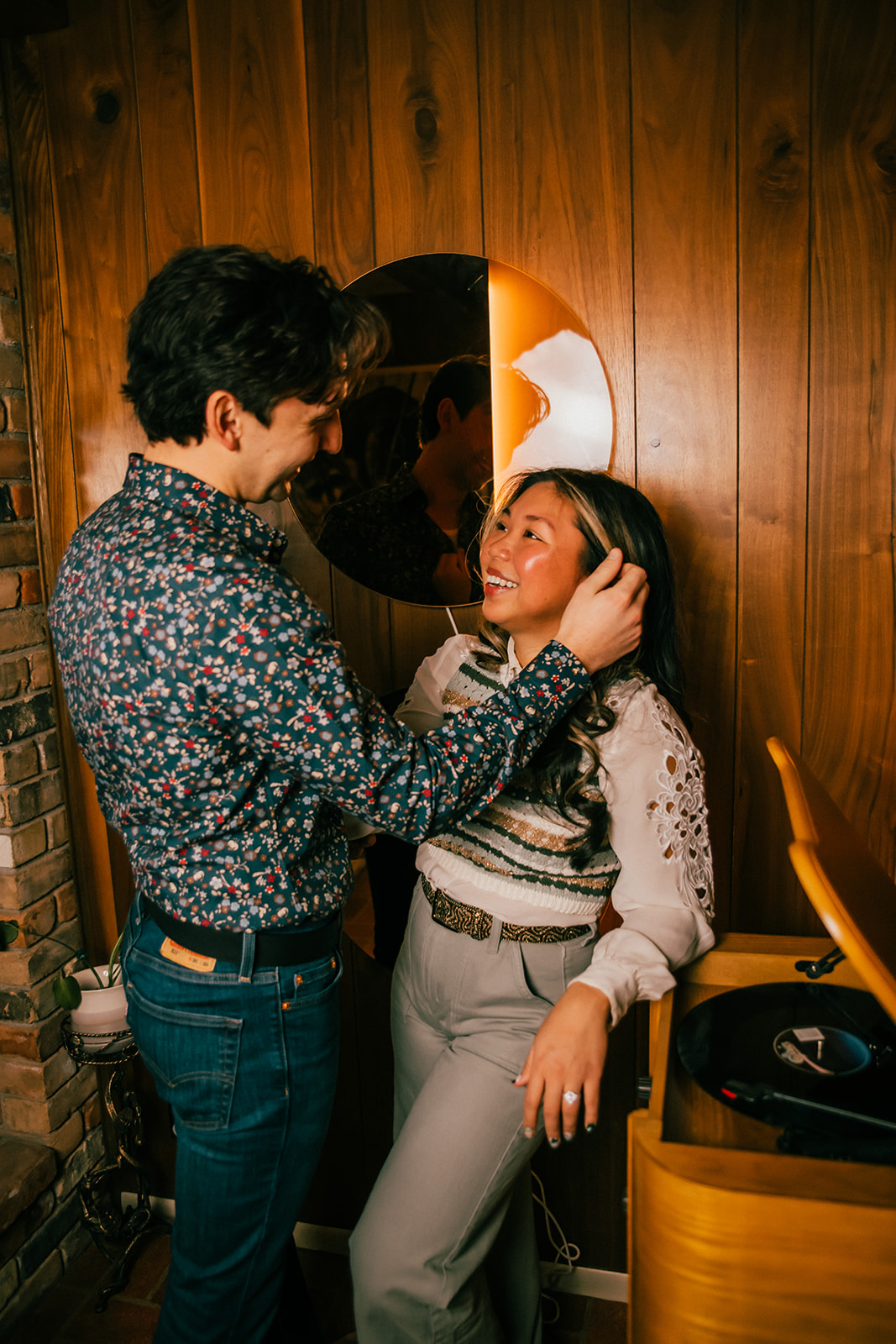 70s-Themed Engagement Photos in Utah: How Outfits Elevate Your Session